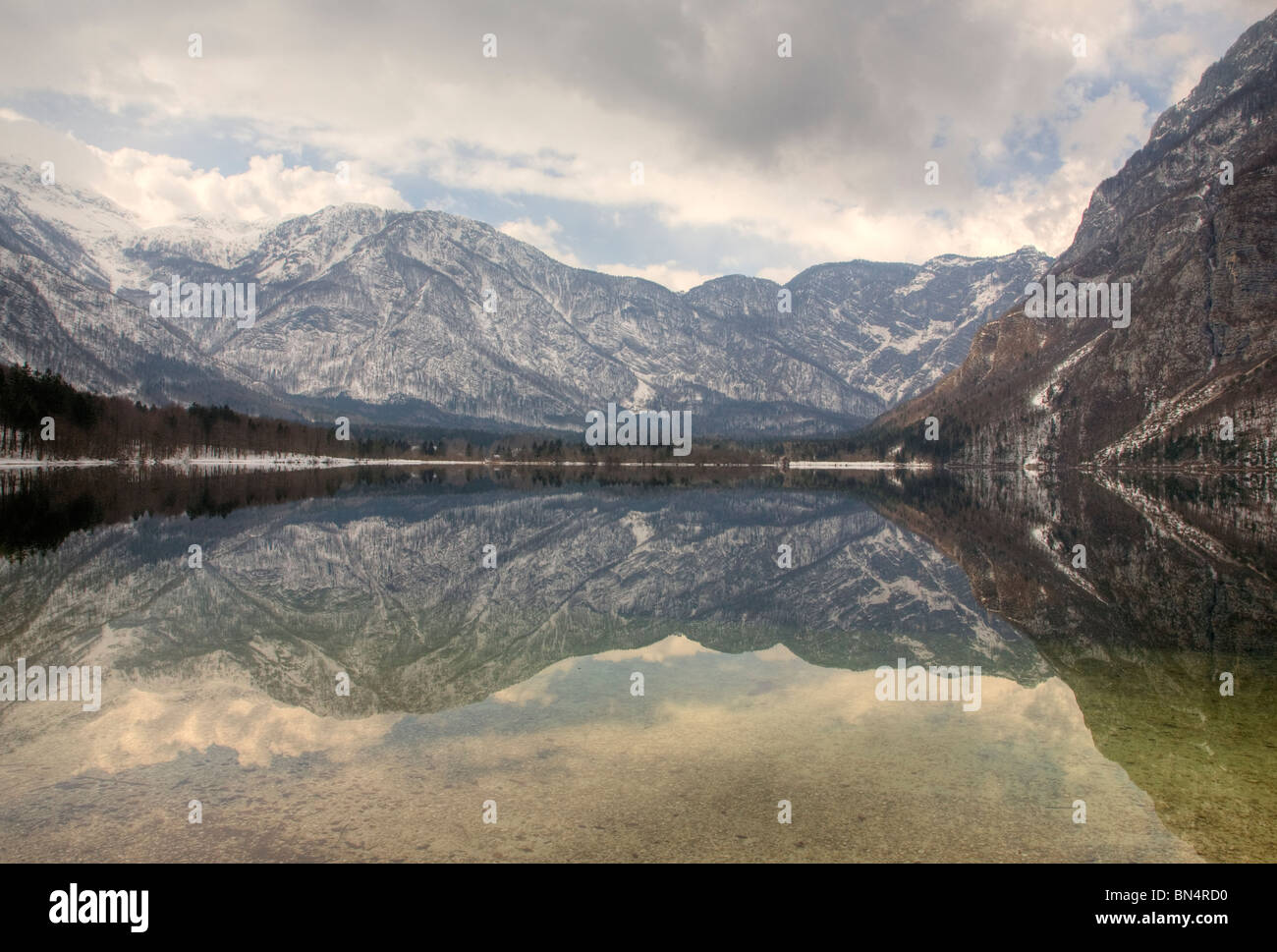 Lac de Bohinj , Parc national du Triglav , Slovénie Photo Stock - Alamy