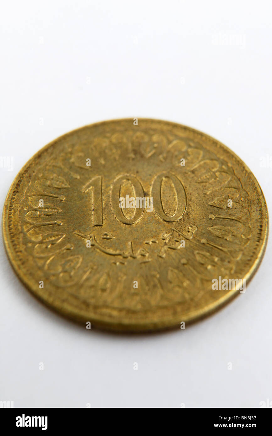 Un Millime tunisien 100 pièce Photo Stock - Alamy