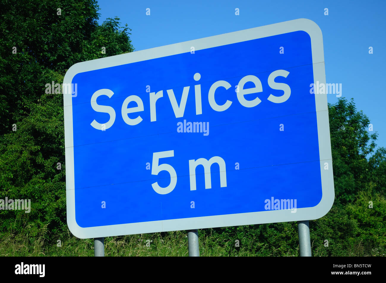 Motorway services sign Banque de photographies et d’images à haute ...