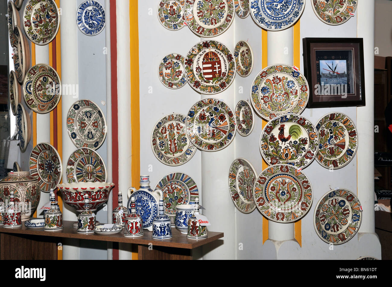 Plaques souvenirs dans la boutique de souvenirs dans le château de ...