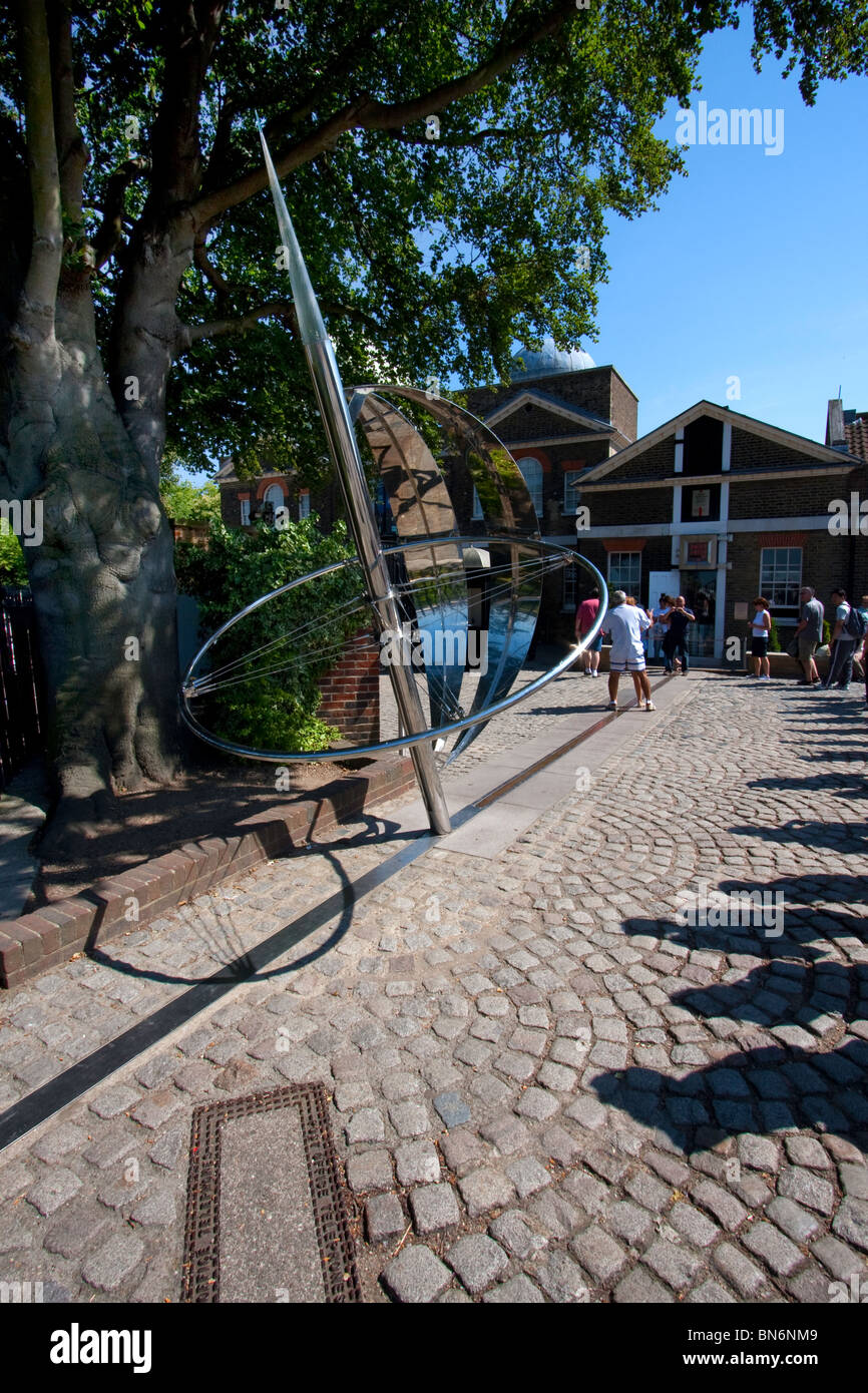 La ligne du méridien de Greenwich, la longitude 0°. Greenwich Photo ...