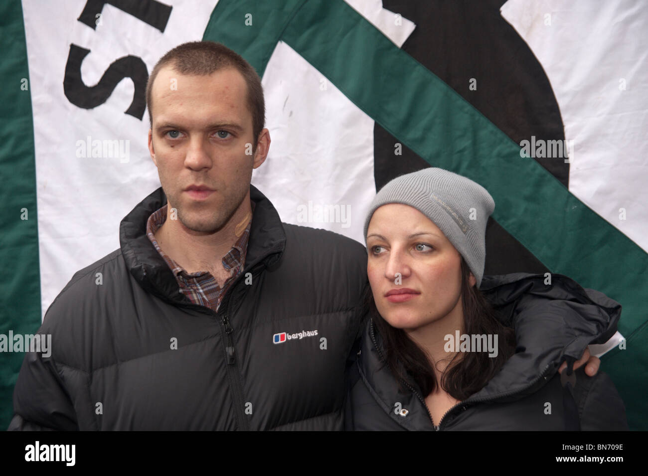 Soldat servant Lance Corporal Joe Glenton avec sa femme Clare en face ...