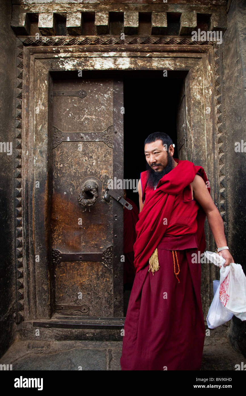 Moine tibétain Banque de photographies et d’images à haute résolution ...
