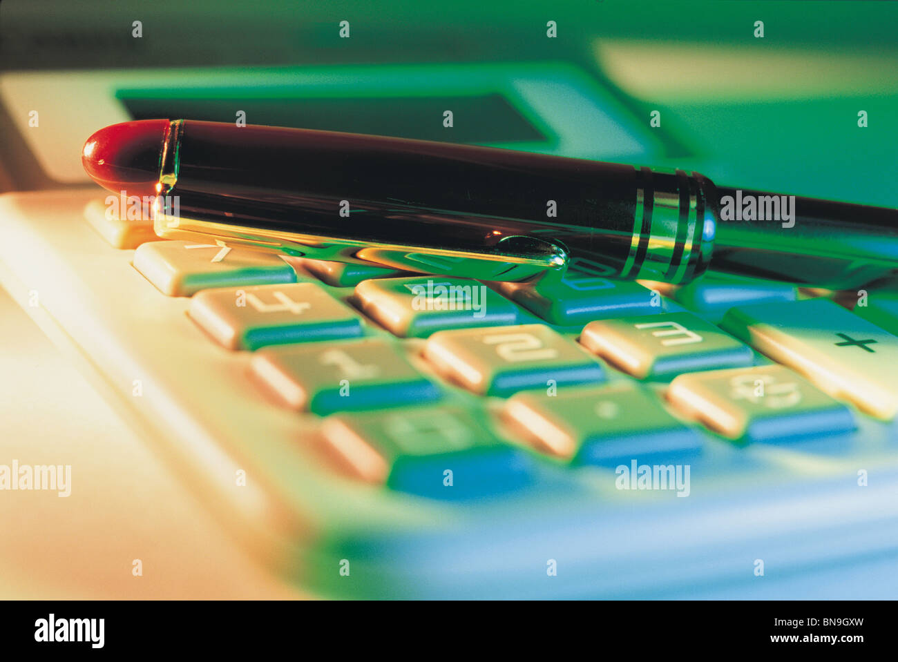 Electronic calculator and ballpoint pen Banque de photographies et d ...