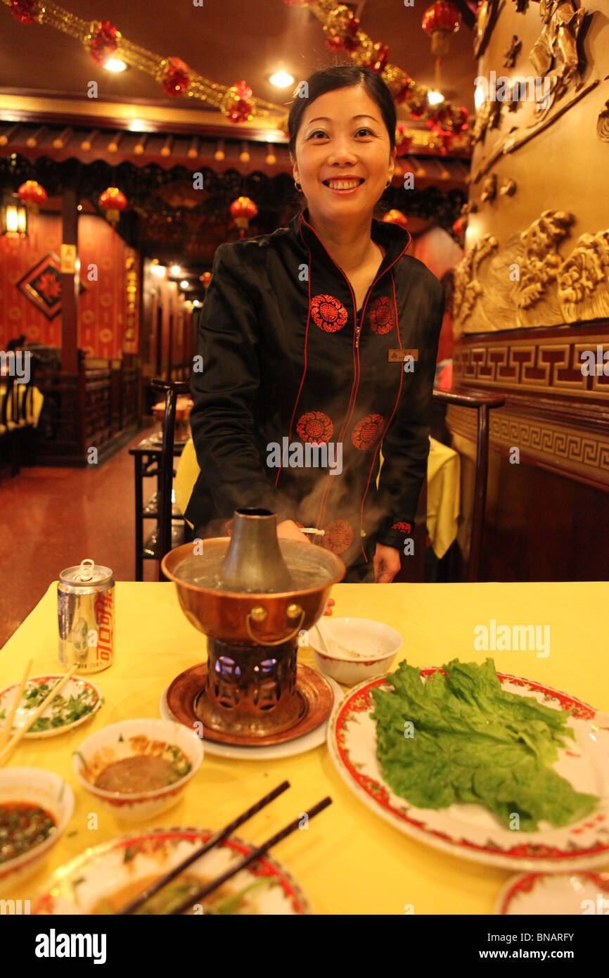 Chinese restaurant interior waitress Banque de photographies et d ...