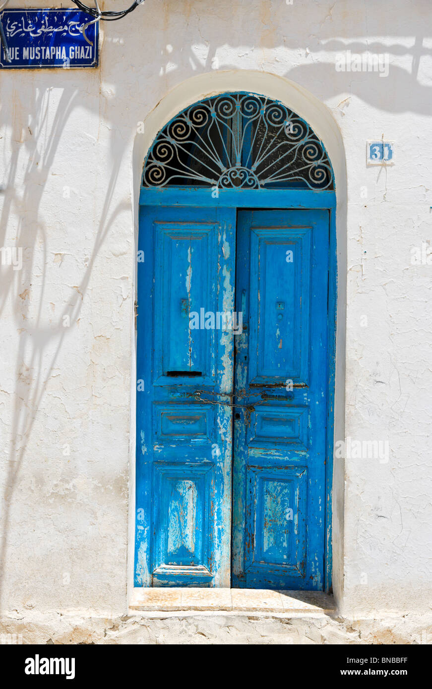 Porte typique au centre de Houmt Souk (la capitale de l'île), Djerba ...