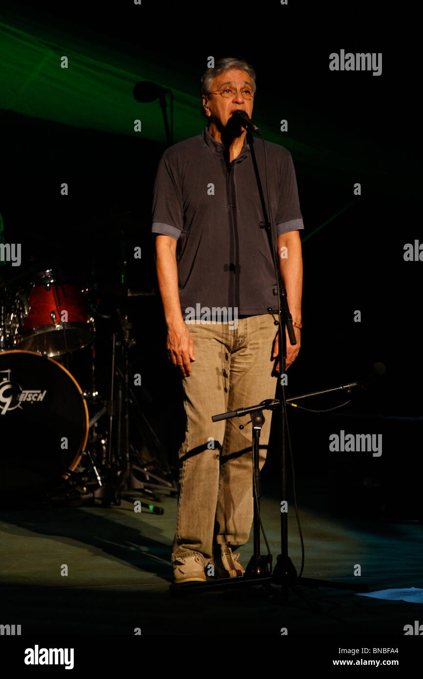 Chanteur brésilien Caetano Veloso vivent dans théâtre romain d'Hérode ...