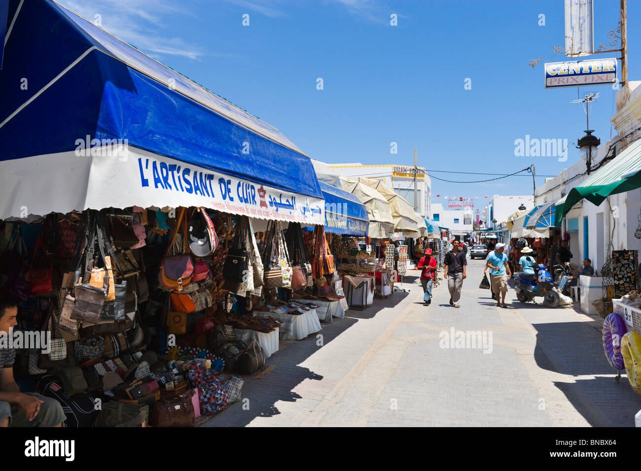 Magasins du centre de Midoun, Djerba, Tunisie Photo Stock - Alamy