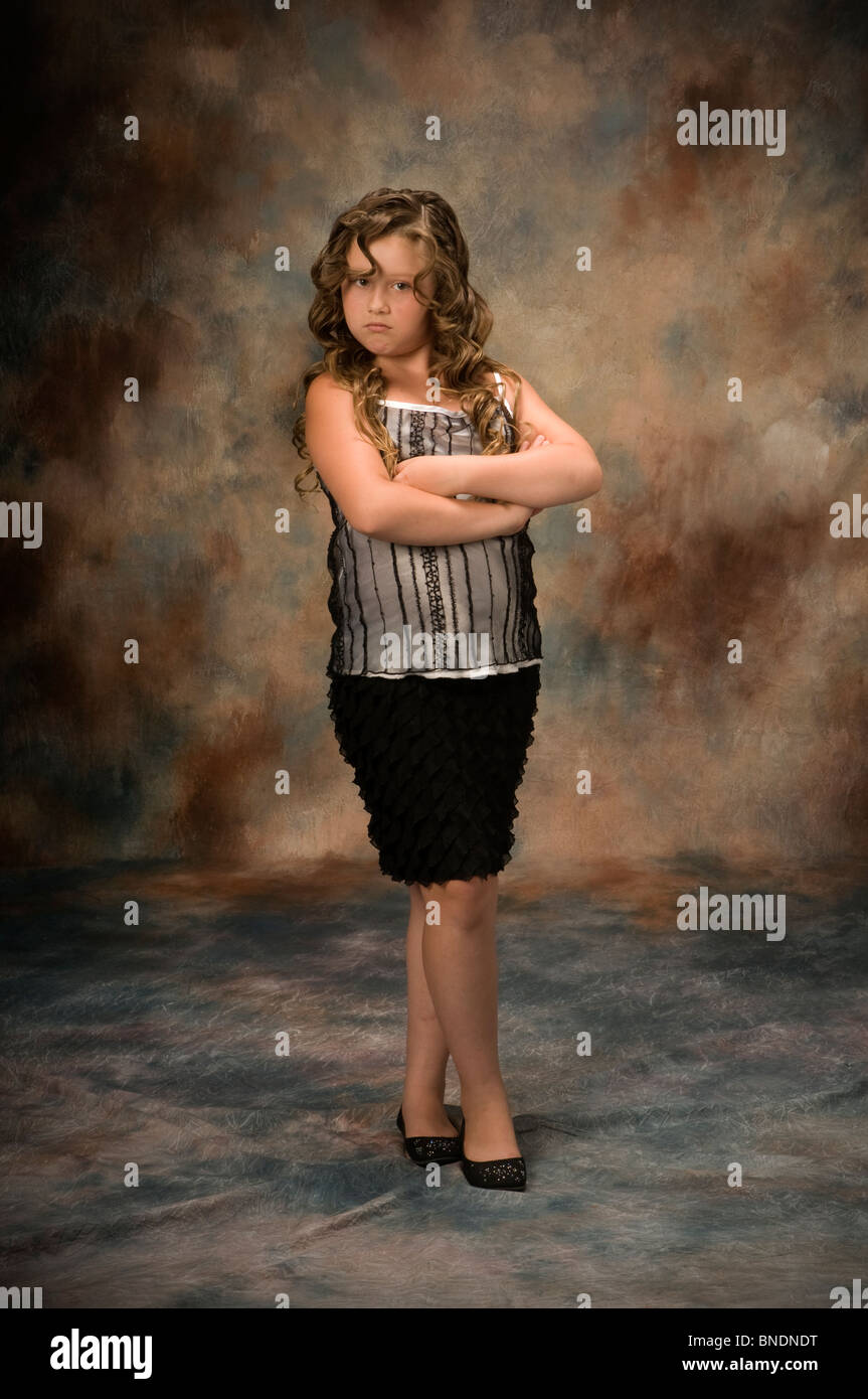 Cute preteen girl long curly Banque de photographies et d’images à ...