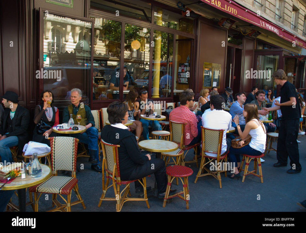 Les gens du bar de paris Banque de photographies et d’images à haute ...