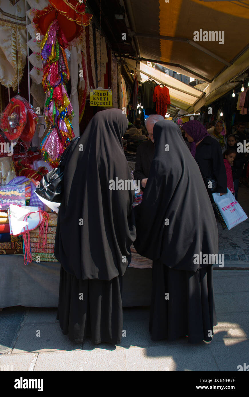 Femmes portant de la burka Banque de photographies et d’images à haute ...