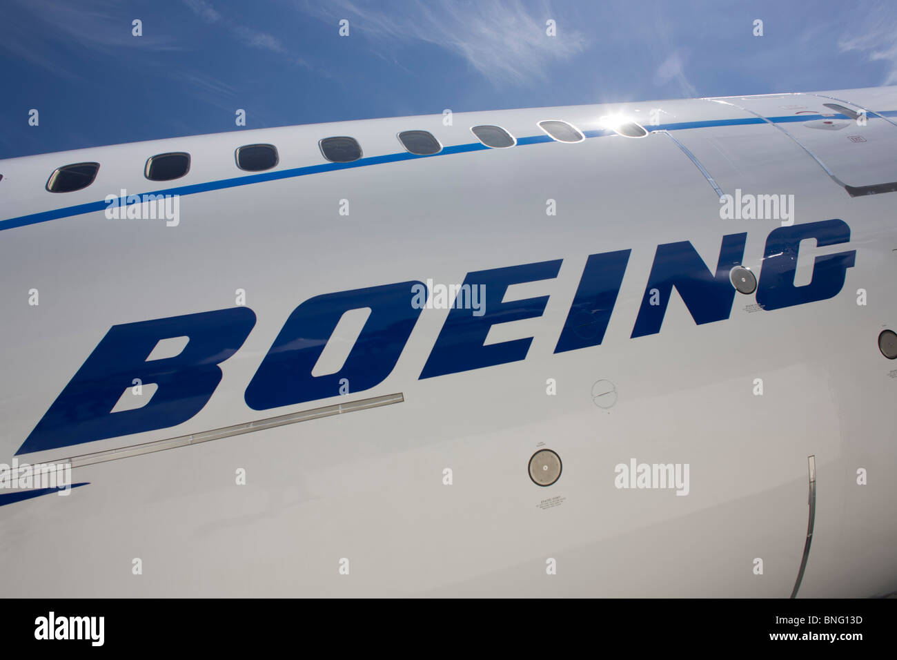 Logo de Boeing le long du fuselage de son nouveau 787 Dreamliner Photo ...