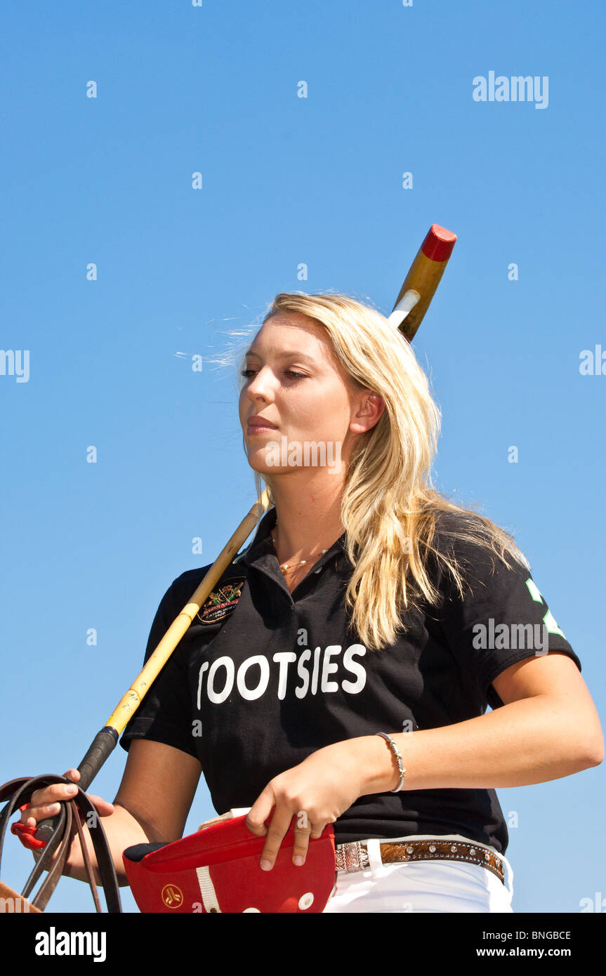 Casque de polo rouge Banque de photographies et d’images à haute ...