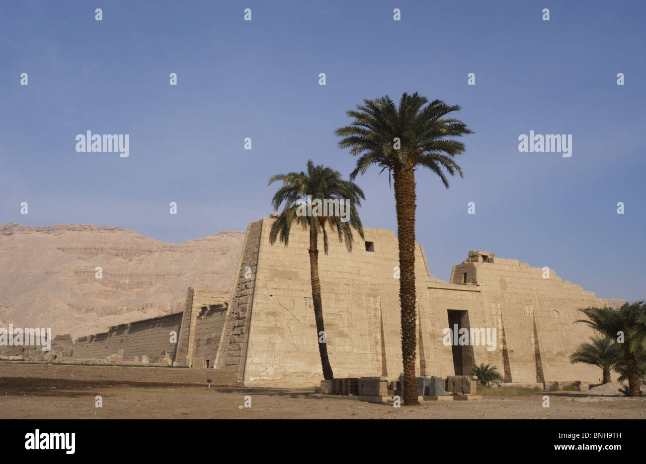 Temple ramses iii ramses iii Banque de photographies et d’images à ...