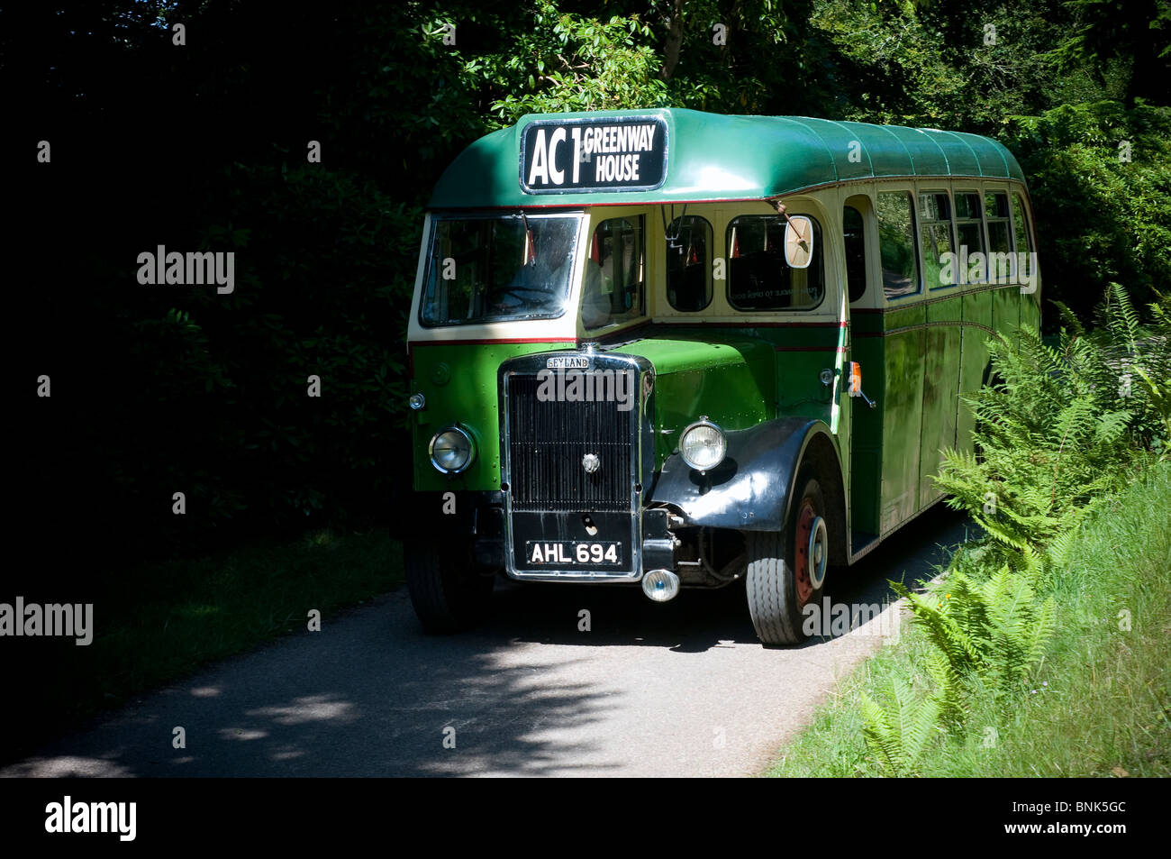 Leyland bus sur la façon d'Greenway house,'Barnaby' les années 40 ...
