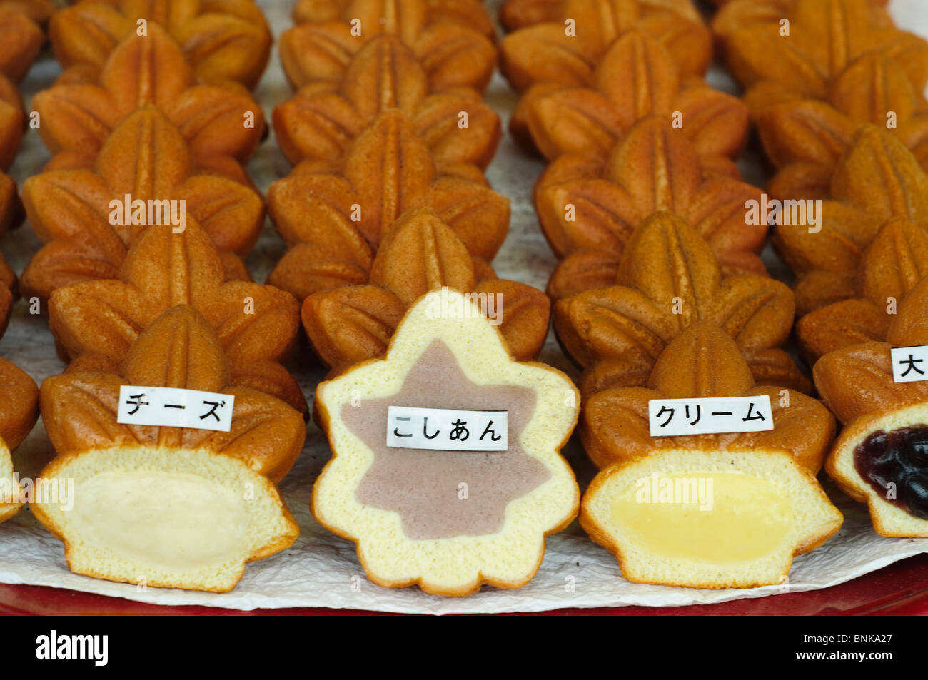 Momiji manju miyajima Banque de photographies et d’images à haute résolution - Alamy