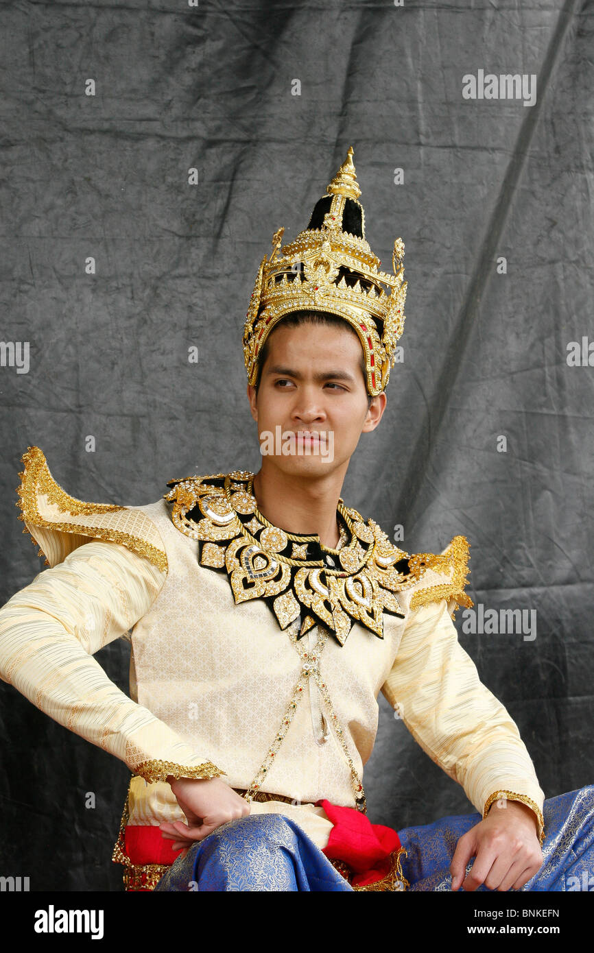 Traditional thai male dancer in Banque de photographies et d’images à ...