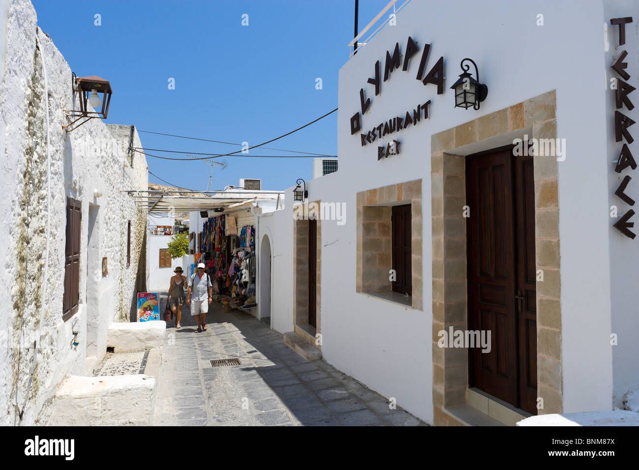 Commerces et restaurant dans le village de Lindos, Rhodes, Grèce Photo ...