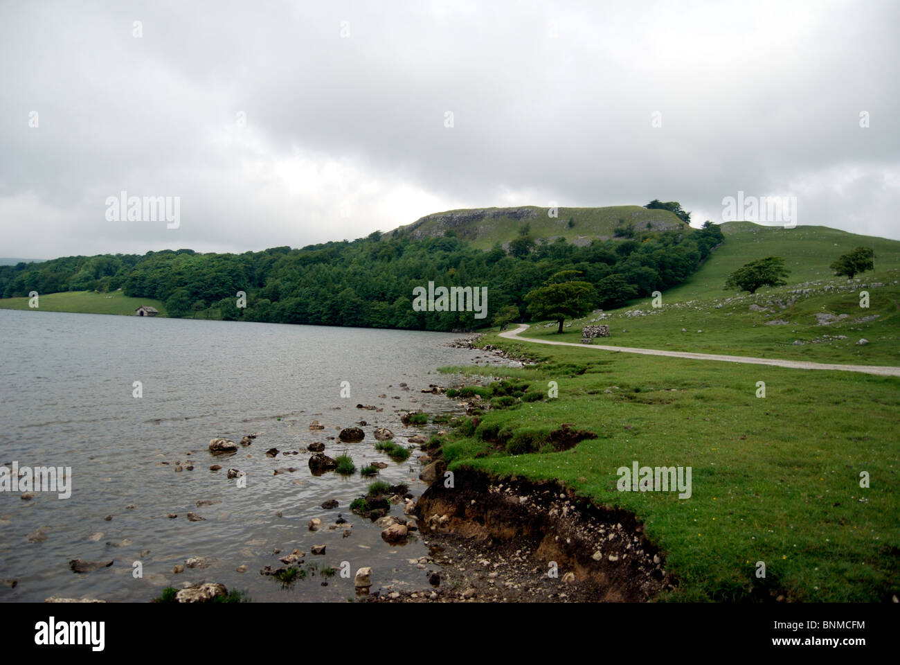 Malham tarn lake Banque de photographies et d’images à haute résolution ...