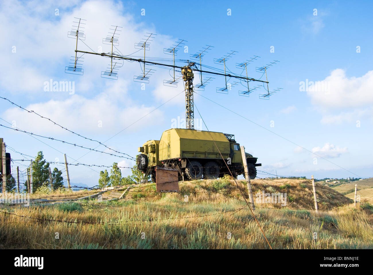 Radar militaire sur une base militaire secrète Photo Stock - Alamy