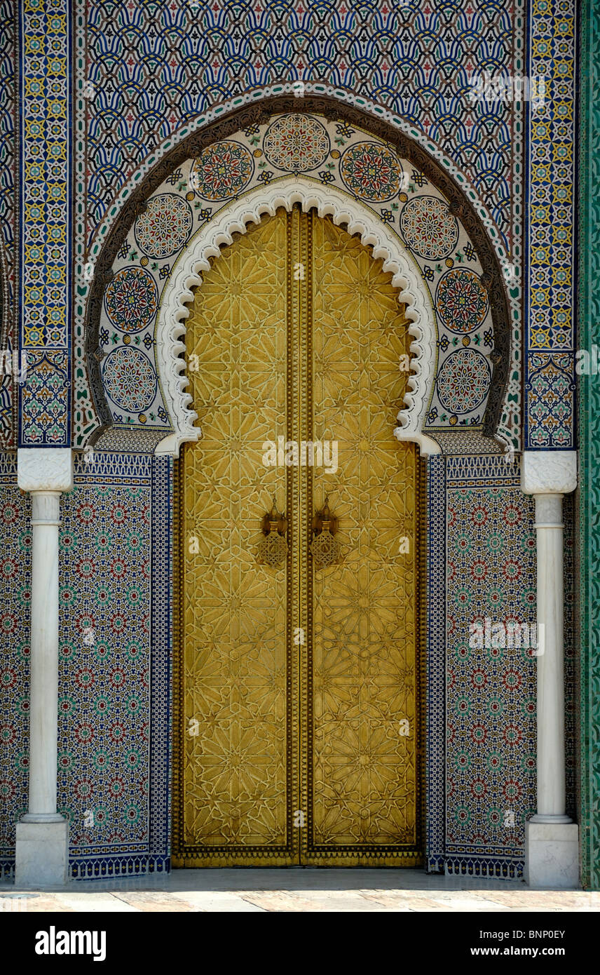 Porte d'or ou d'or, porte mauresque, arabe ou orientale du Palais Royal ...