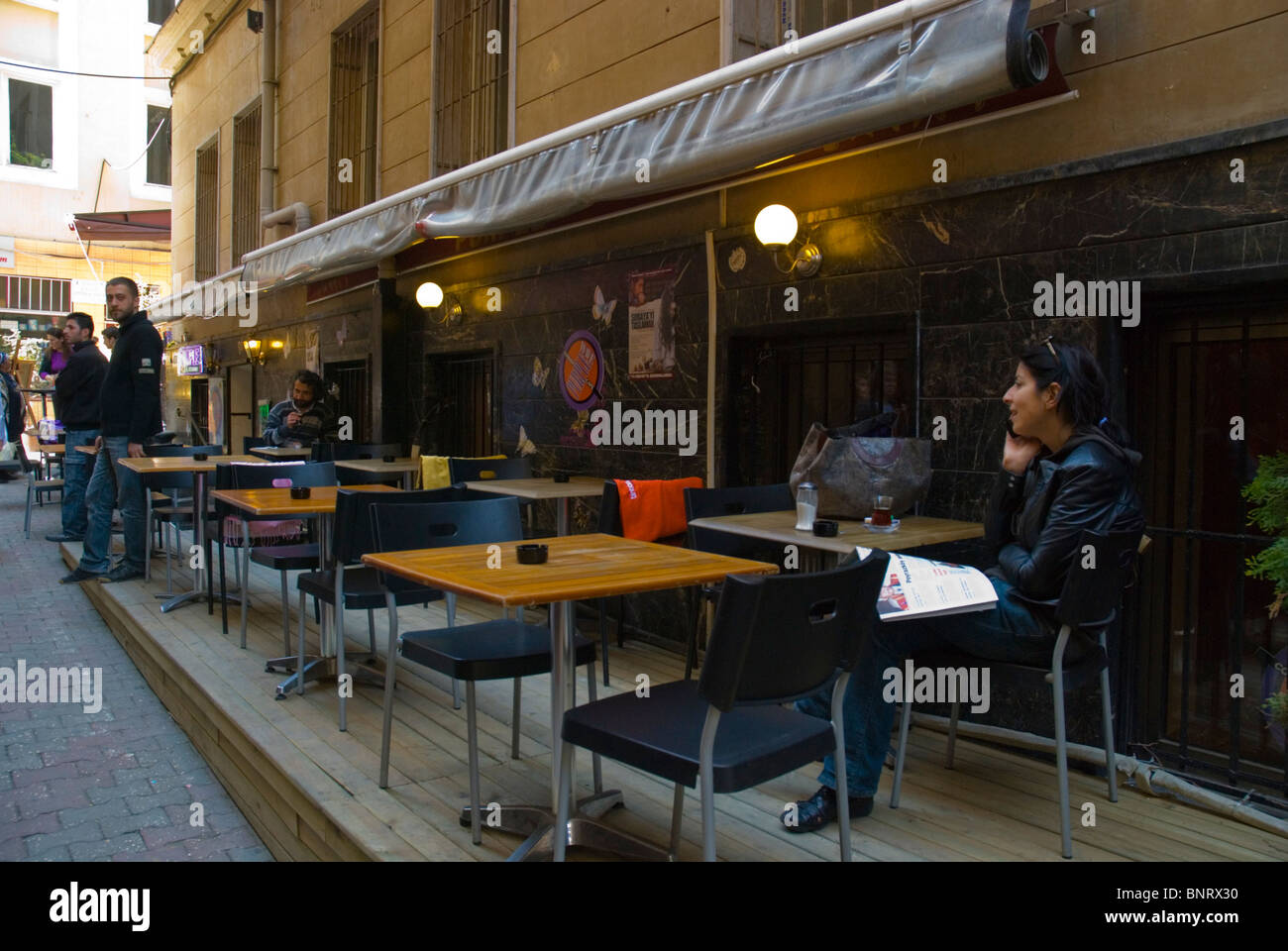 Beyoglu bar istanbul Banque de photographies et d’images à haute ...