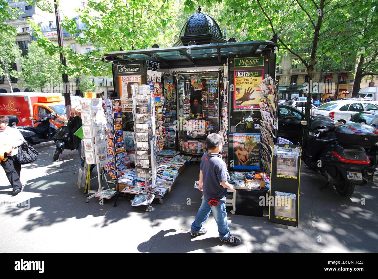 Kiosque kiosque paris Banque de photographies et d’images à haute ...