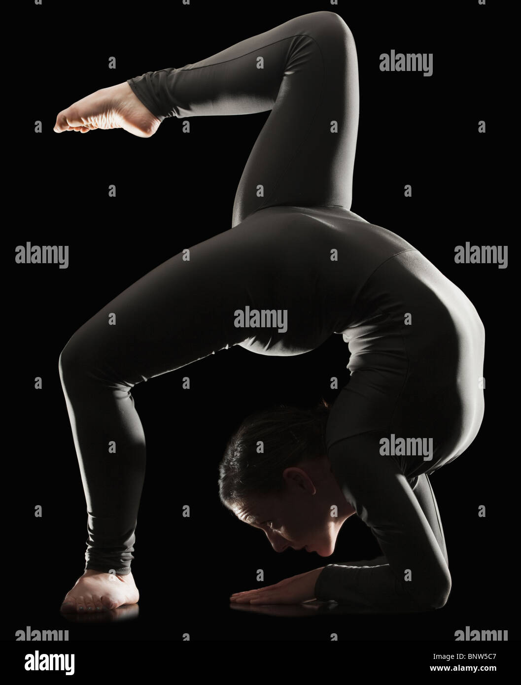 Femme contorsionniste Banque de photographies et d’images à haute ...