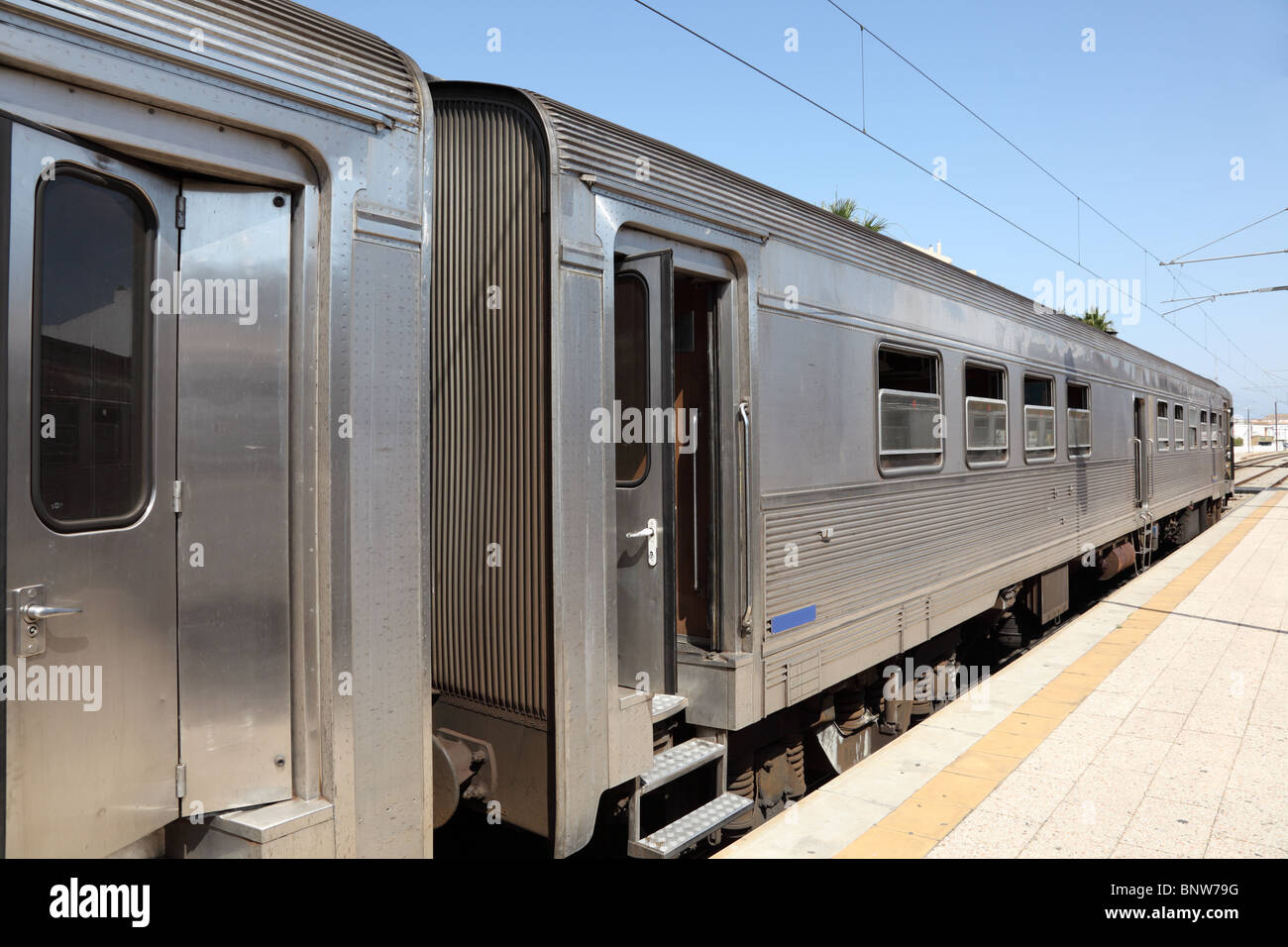 Train faro portugal Banque de photographies et d’images à haute ...