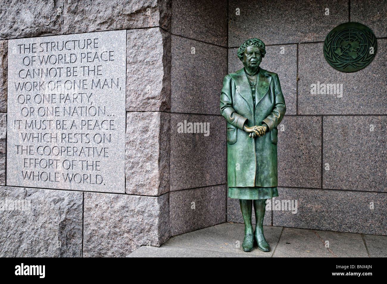 WASHINGTON DC, États-Unis — Une statue en bronze d'Eleanor Roosevelt se ...