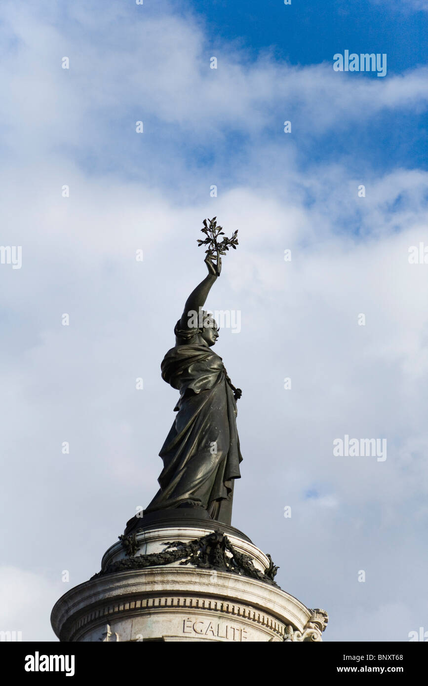 Paris place de la republique statue Banque de photographies et d’images ...