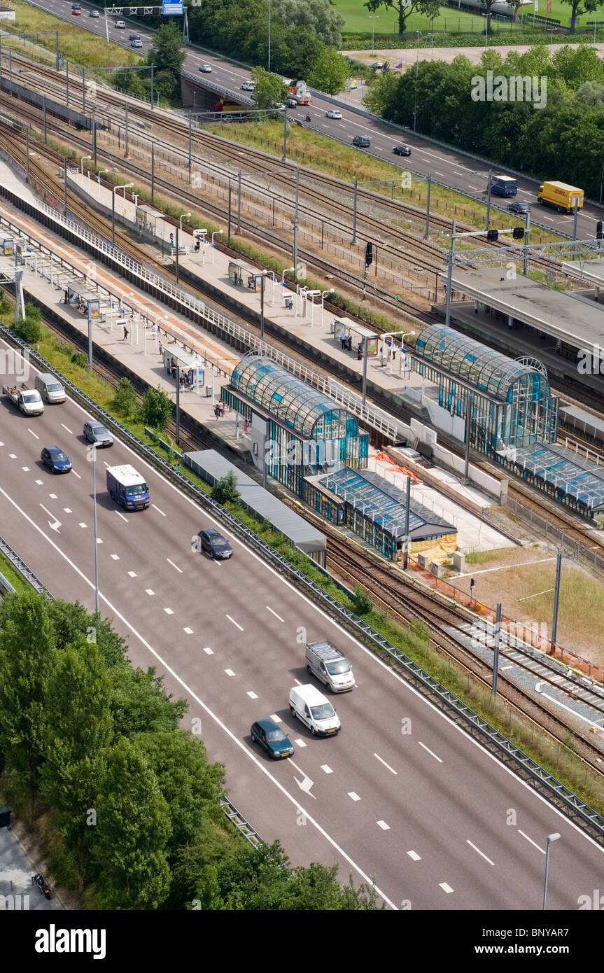Vue aérienne de la circulation sur l'autoroute A10 dans la région d ...