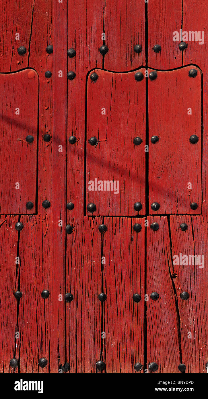 Porte rouge Banque de photographies et d’images à haute résolution - Alamy