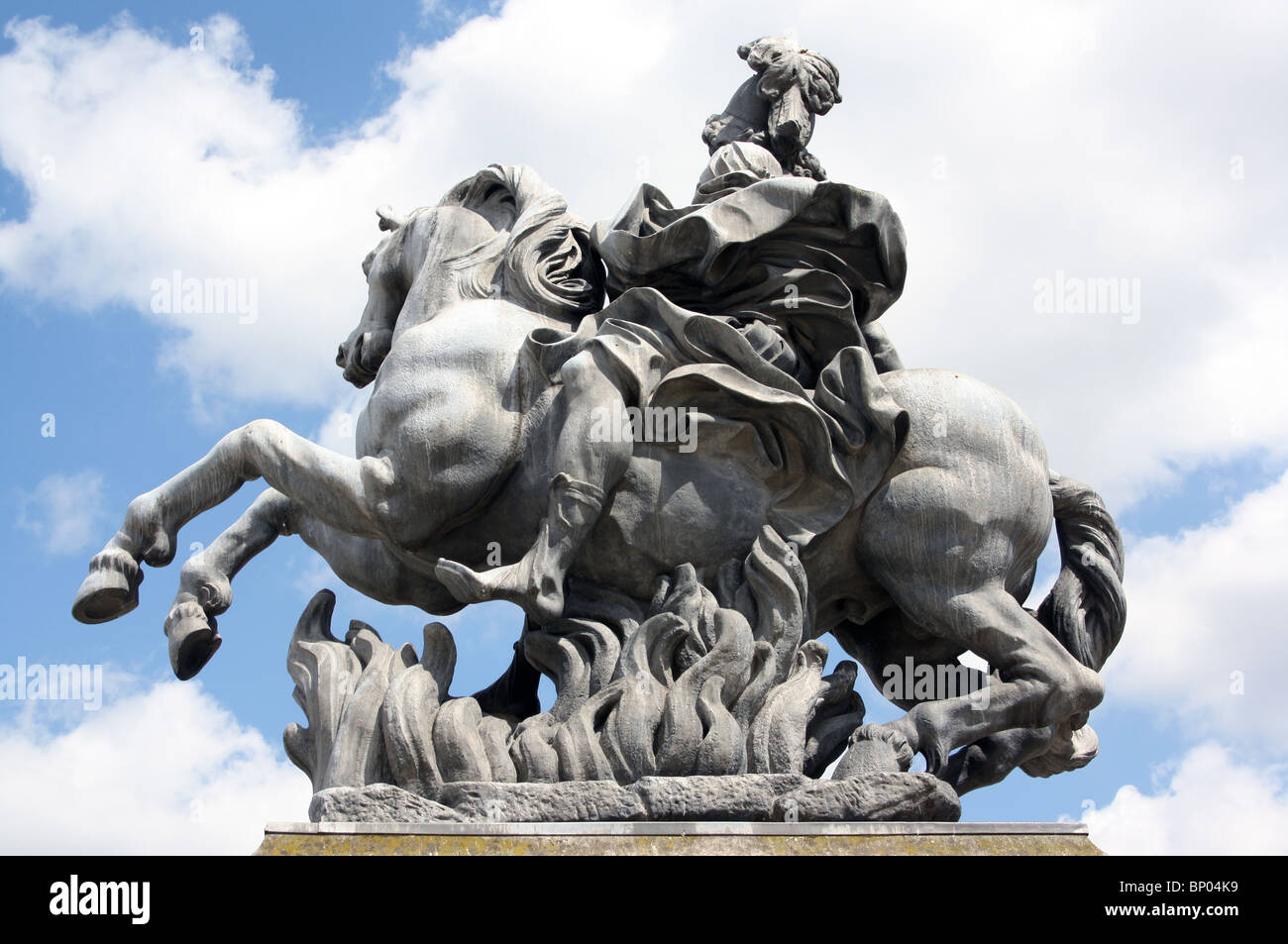 Statue de louis xiv Banque de photographies et d’images à haute ...