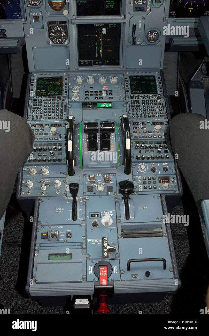 Airbus A321 cockpit console centrale Photo Stock - Alamy