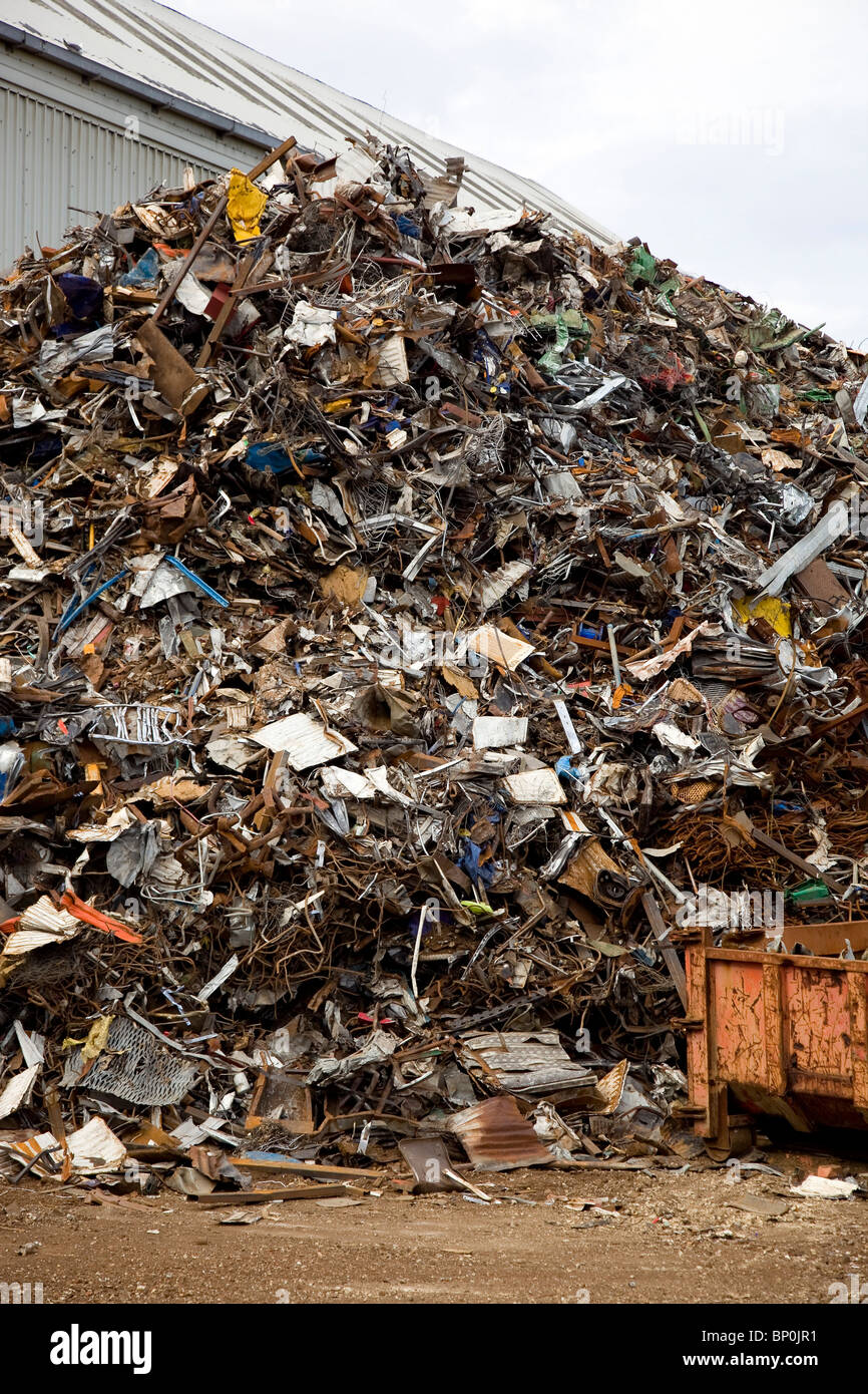 Sur le tas de ferraille Banque de photographies et d’images à haute ...