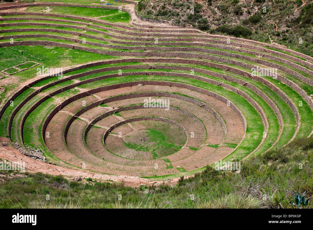 Le Pérou. La fascinante, profond amphithéâtre de terrasses de Moray a ...