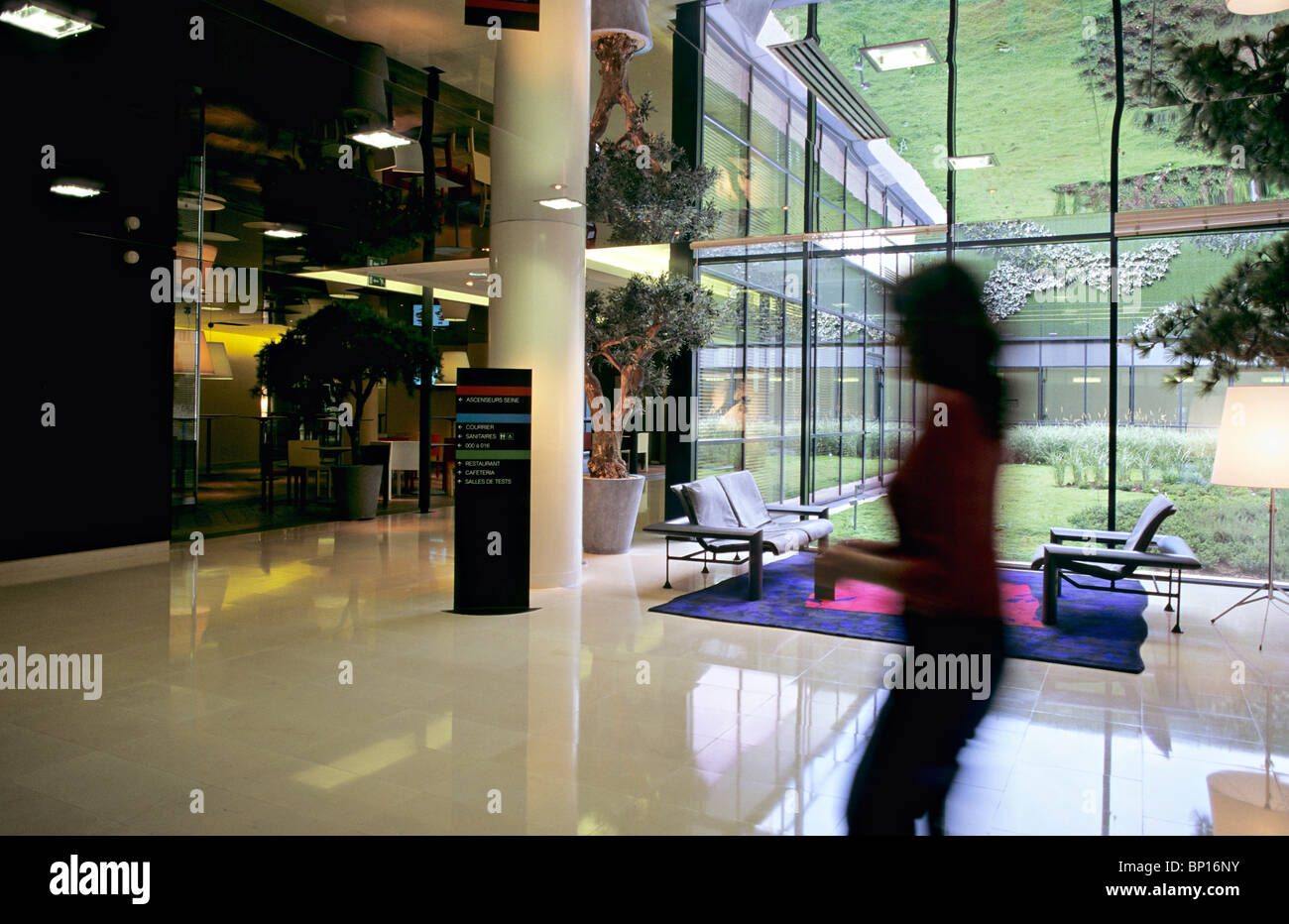 France, région de Paris, Villejuif, siège de la banque LCL Photo Stock ...
