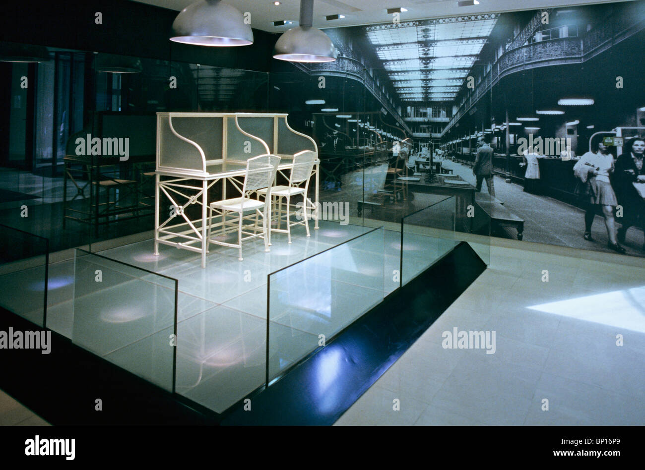 France, région de Paris, Villejuif, siège de la banque LCL Photo Stock ...