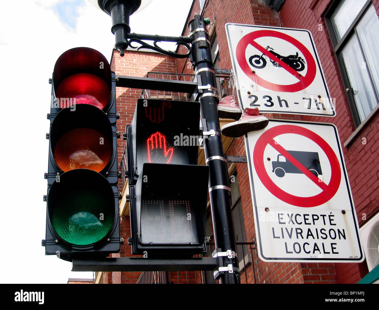 Quebec roadsign Banque de photographies et d’images à haute résolution ...