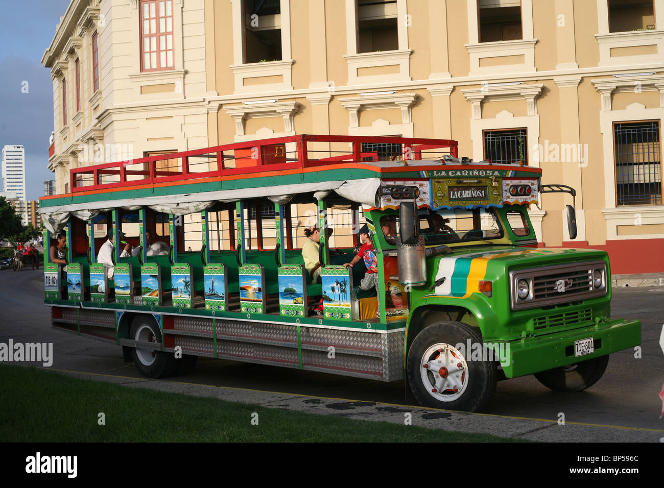Chiva Bus Banque d'image et photos - Alamy