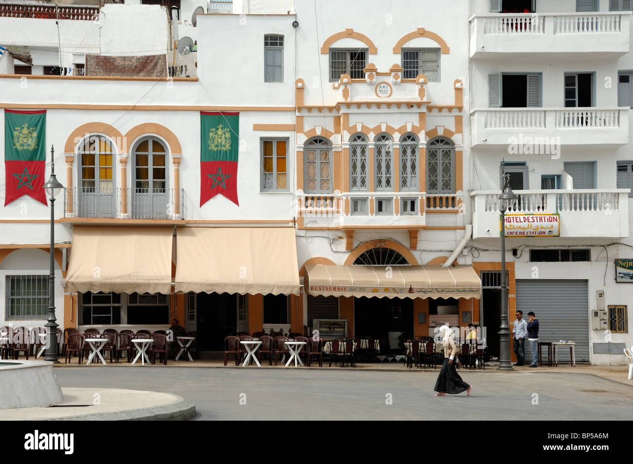 Bâtiments, restaurants et hôtels art déco sur la place du RIF ou la ...