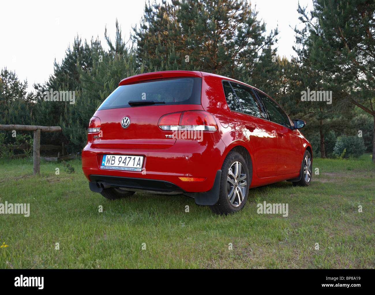 Volkswagen Golf VI 1.4 TSI - MA 2009 - rouge métallique - cinq portes ...