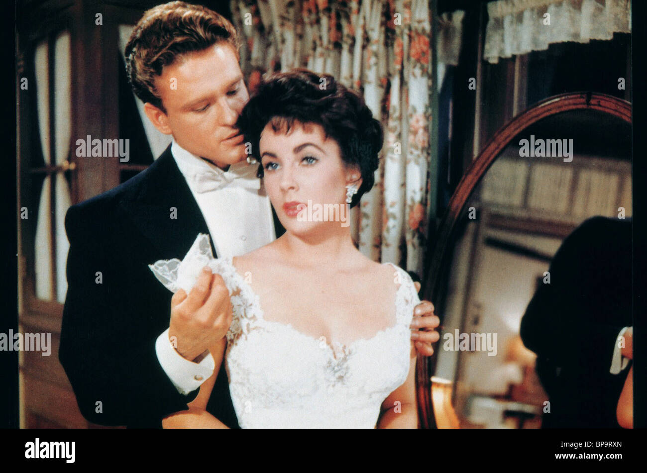 Elizabeth Taylor Rhapsody Banque d'image et photos - Alamy