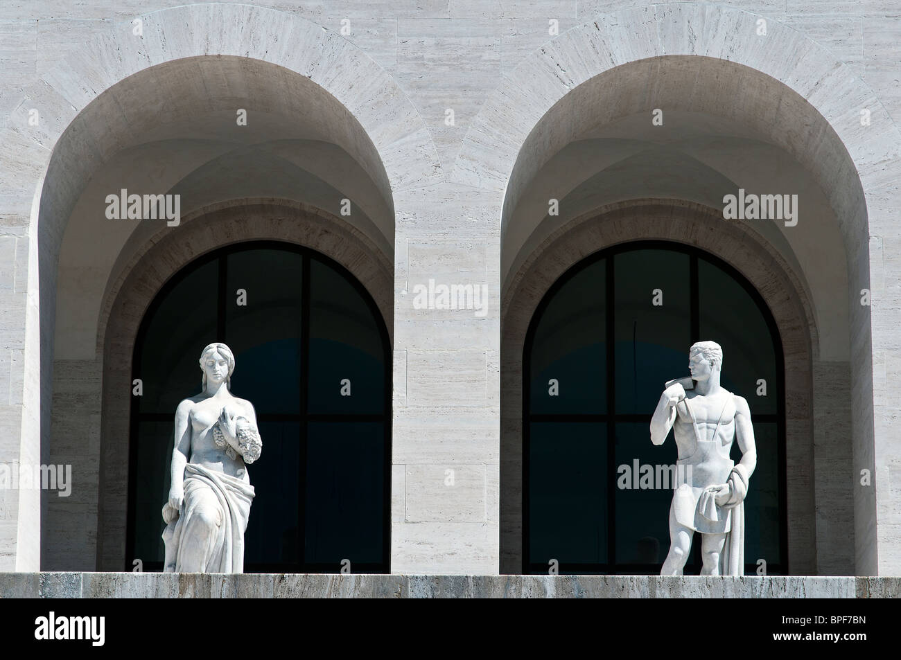 Sculpture fasciste Banque de photographies et d’images à haute ...