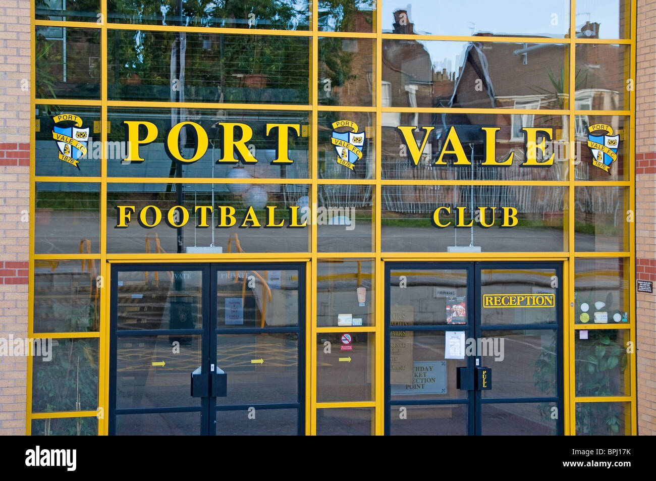 Port Vale Football Club les portes d'entrée Burslem Stoke-on-Trent ...