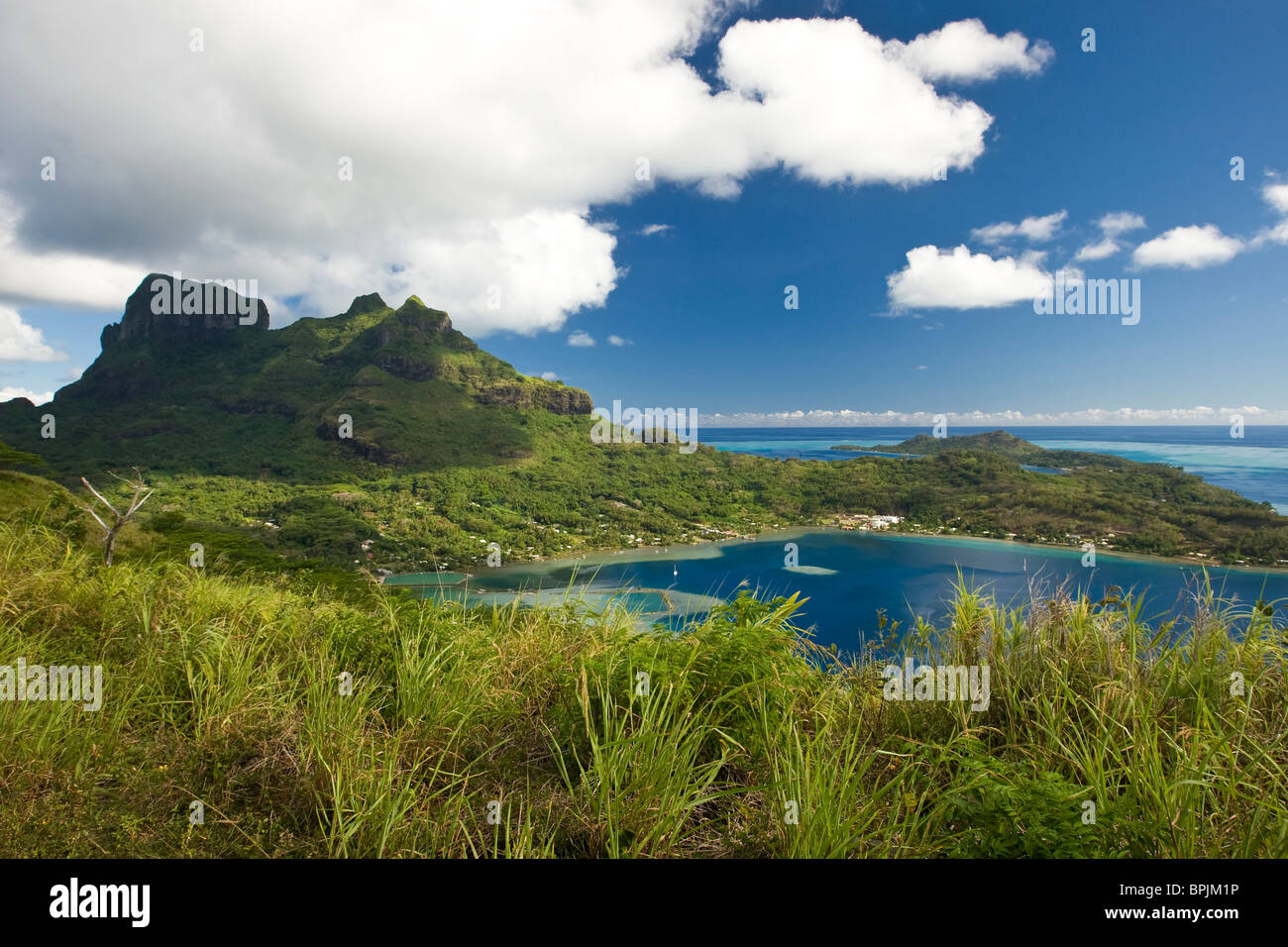 Mount otemanu bora bora island Banque de photographies et d’images à ...