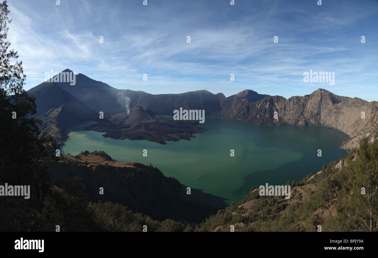 Volcan mont rinjani Banque de photographies et d’images à haute ...