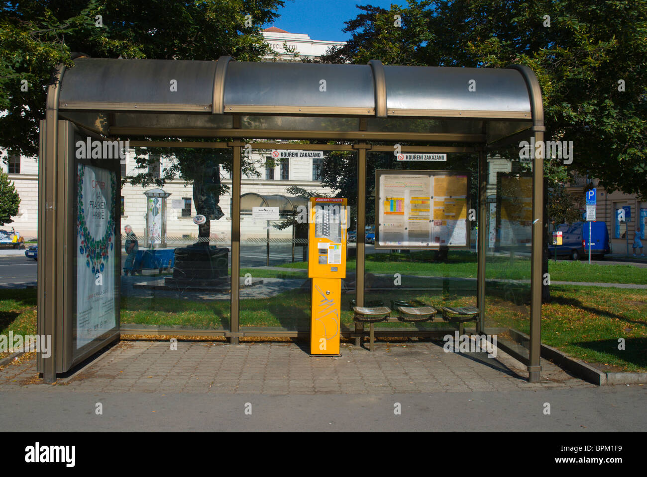 Automated ticket dispenser Banque de photographies et d’images à haute ...