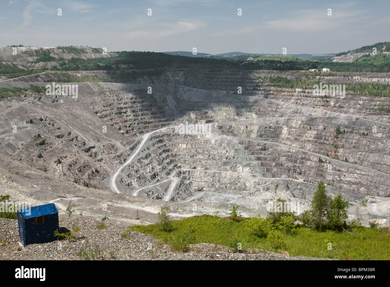 Mine d'amiante Jeffrey est photographié à ciel ouvert dans la ville d ...